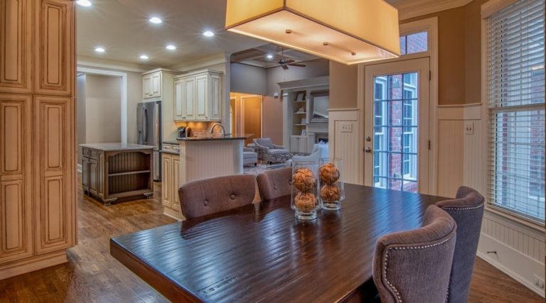 10 Best Finish for Dining Table Top- Reviews & Buyer's Guide - WoodCritique